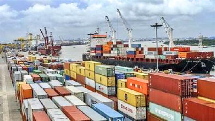 Syndicates’ absence in Chittagong port cuts lighter ship transport ...